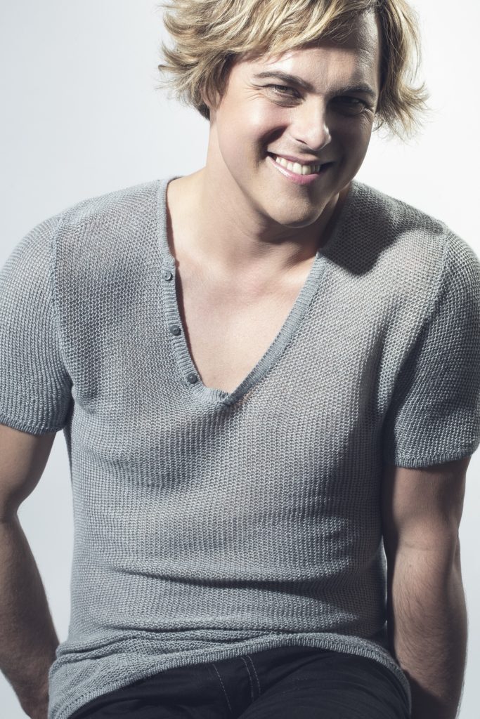 Alex Perron se joint à l’équipe de CONTACT, l’émission du retour à la ...