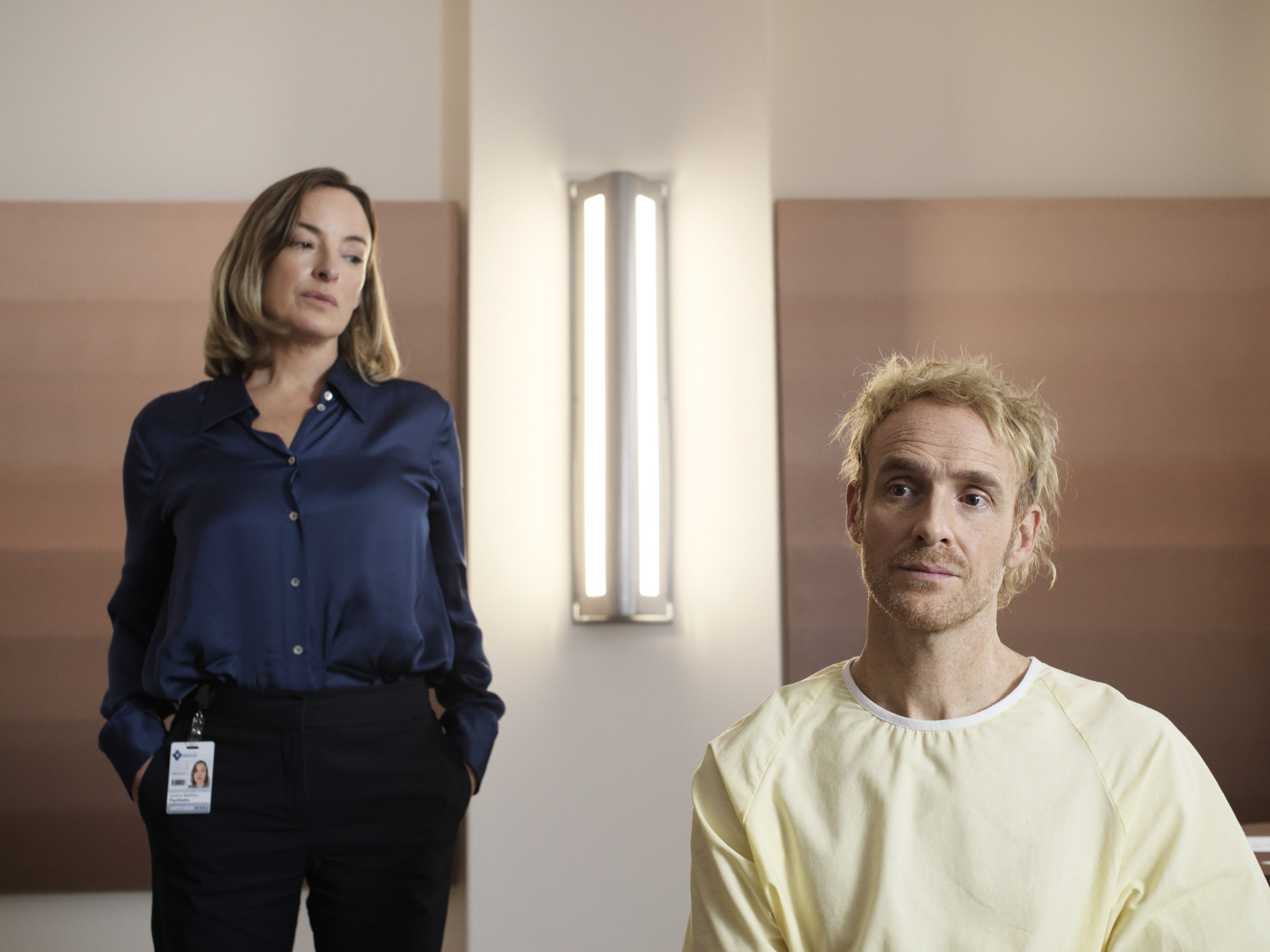 Crave dévoile les premières images de sa série originale SORTEZ-MOI DE ...