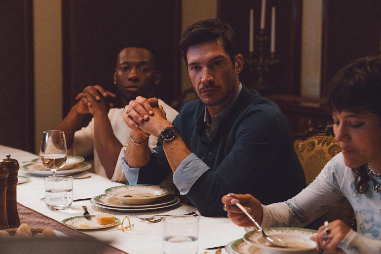 IN MEMORIAM Des premières images intenses de la nouvelle série ...